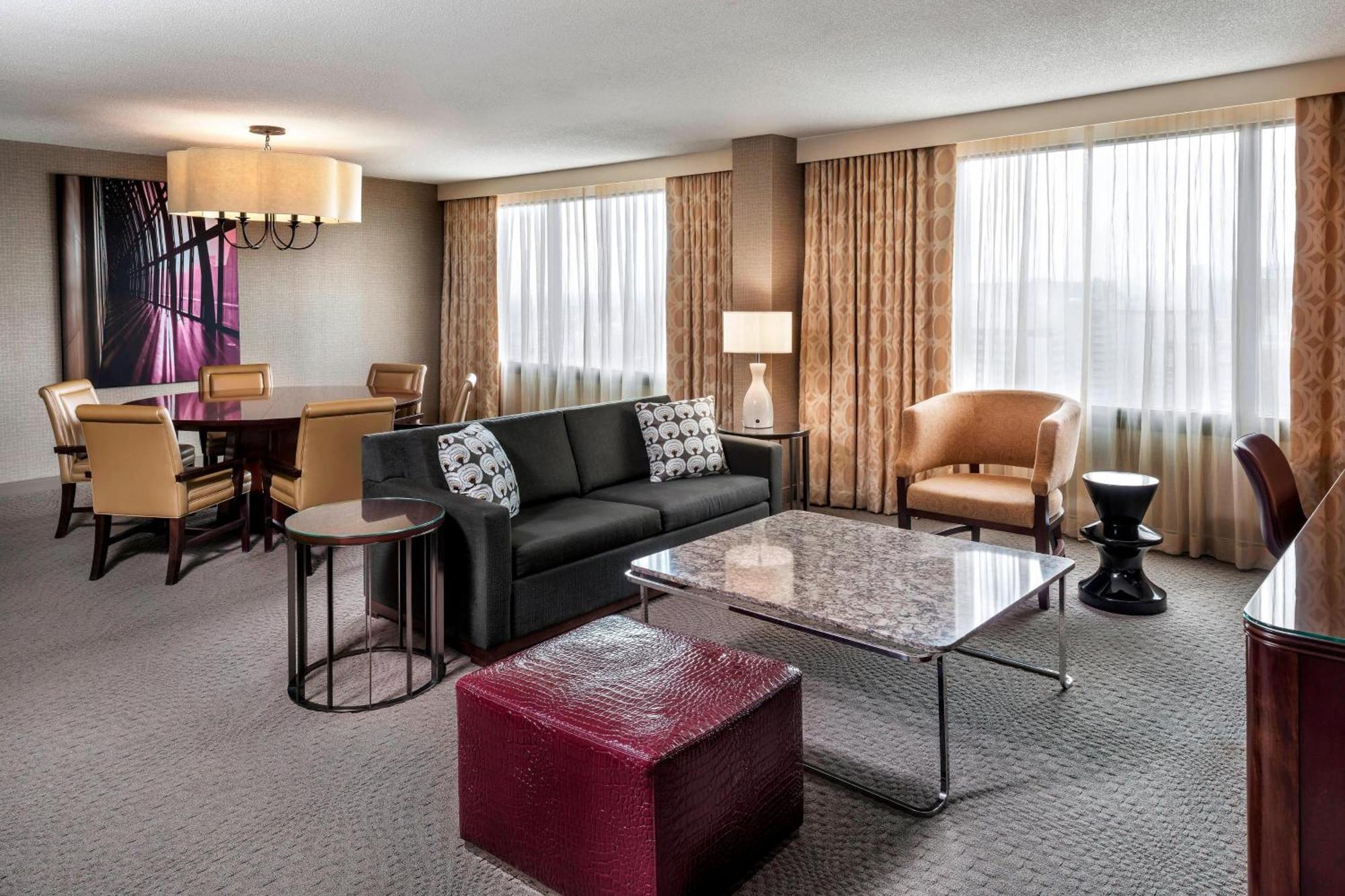 SHERATON CENTRE TORONTO HOTEL