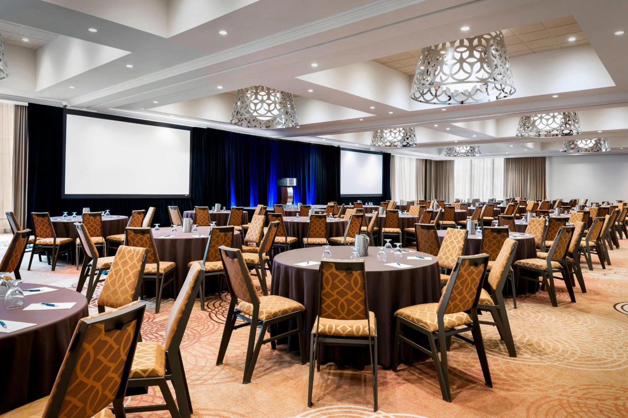 SHERATON CENTRE TORONTO HOTEL